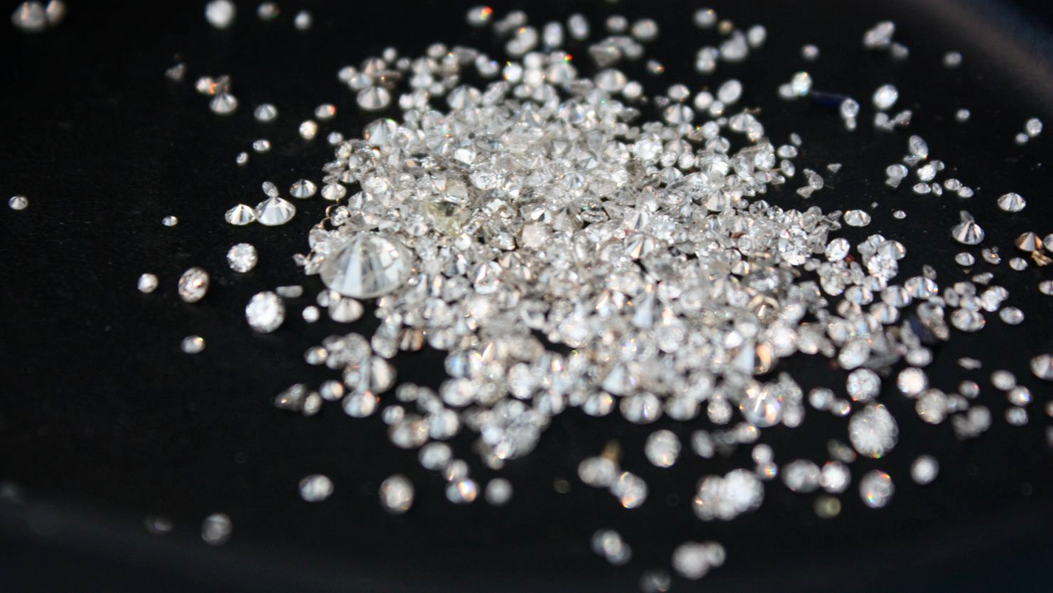Blood Diamonds: The Dark Side of the Diamond Trade – customdiamjewel